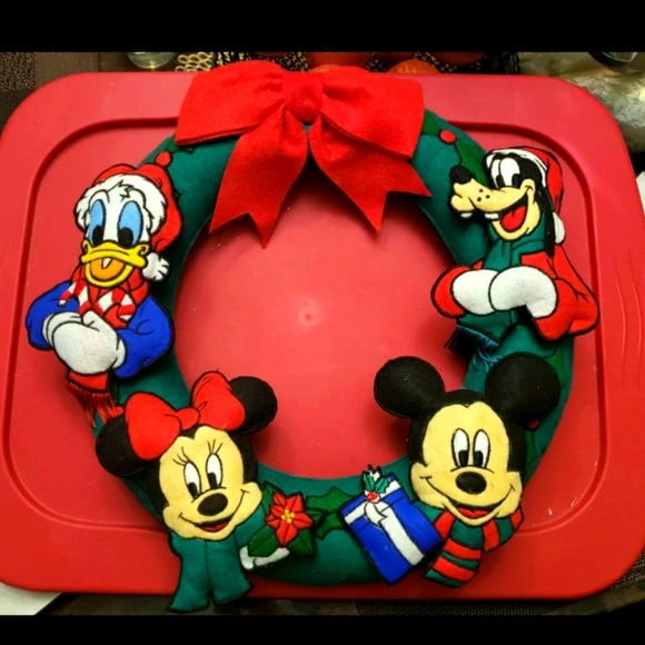 Disney | Holiday | Vintage Disney Plush Wreath | Poshmark